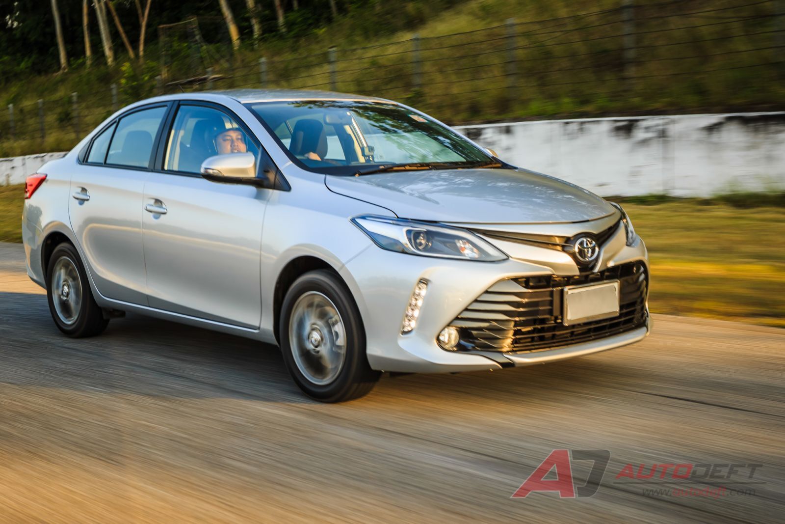 Deft Versus: TOYOTA VIOS G vs. HONDA CITY SV+: คู่มวยสุดร้อนแรงแห่งตลาด Subcompact | AUTODEFT ...
